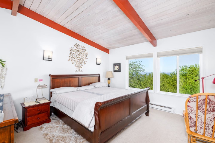Coastal Vista Getaway! Stunning Strait View ! - Port Angeles, Washington