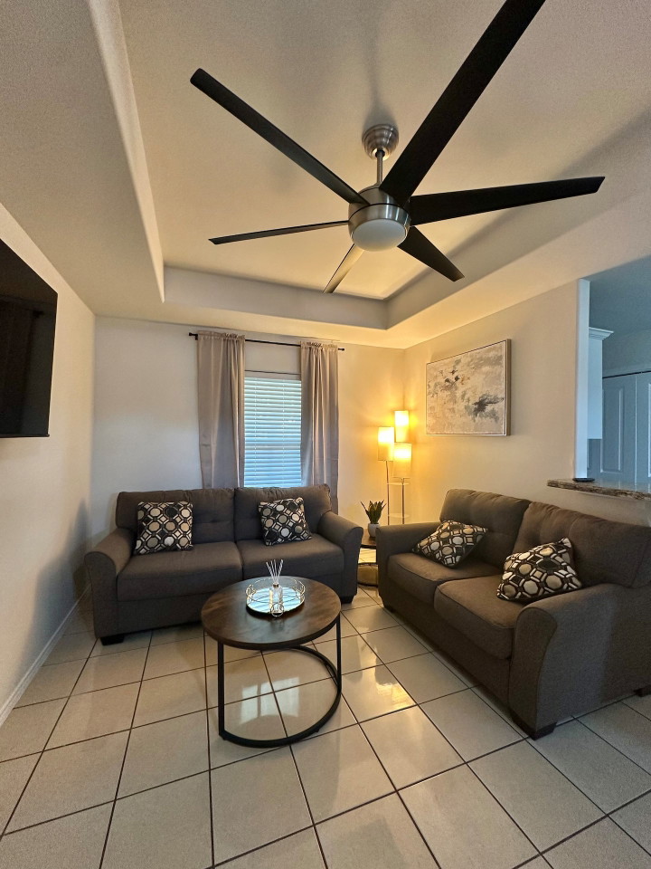 Modern 3br | Family & Work Crew Welcome | Sleeps 6 - Brownsville, TX