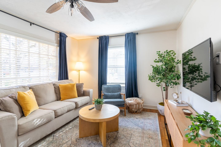 Midtown 2 Bedrooms/1 Bath Home-the Nest On Swan - Jackson, TN