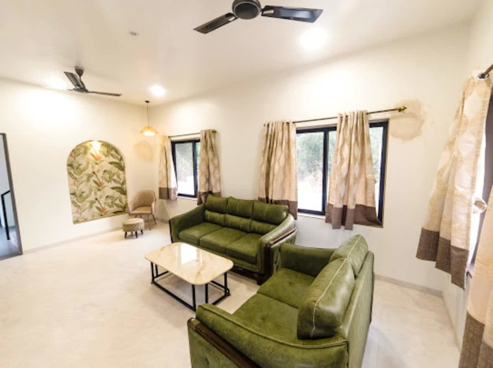 Luxurious Villa With Modern Pool Wifi - Alibag