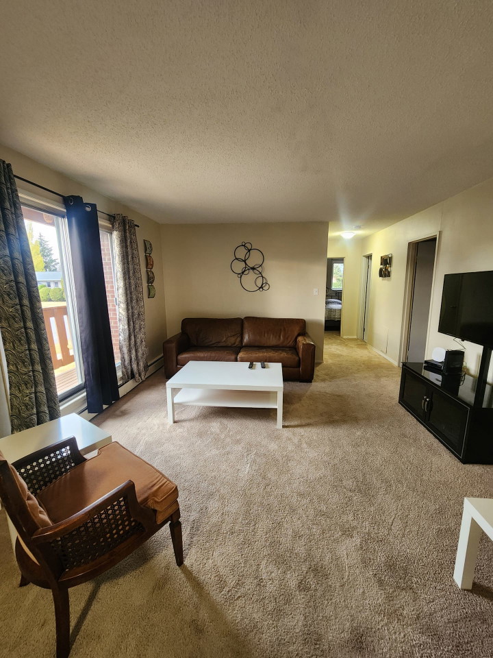 Central 2 Bedroom Apartment With Extra Den - Lloydminster