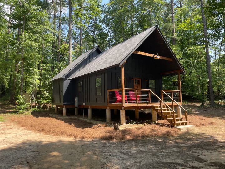 Lake Escape 1 - Hot Tub, Kayaks, Fire Pit, Dock! - Alabama