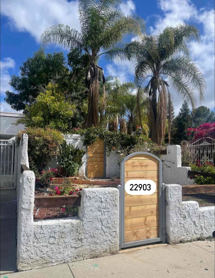 La Casita Divina - Calabasas, CA