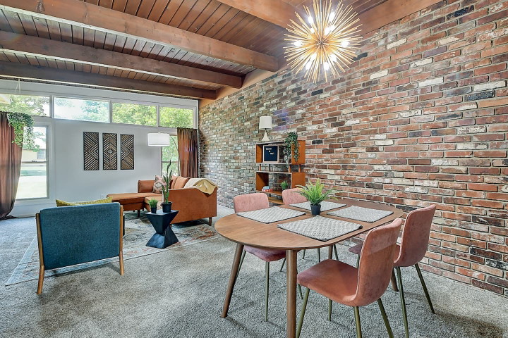 Mid-century Townhome | Convenient Location | 2b 1b - Indianapolis, IN