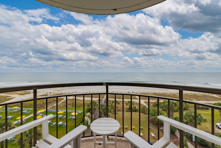 Ocean Front King: Clean, Crisp & Modern Style - South Carolina