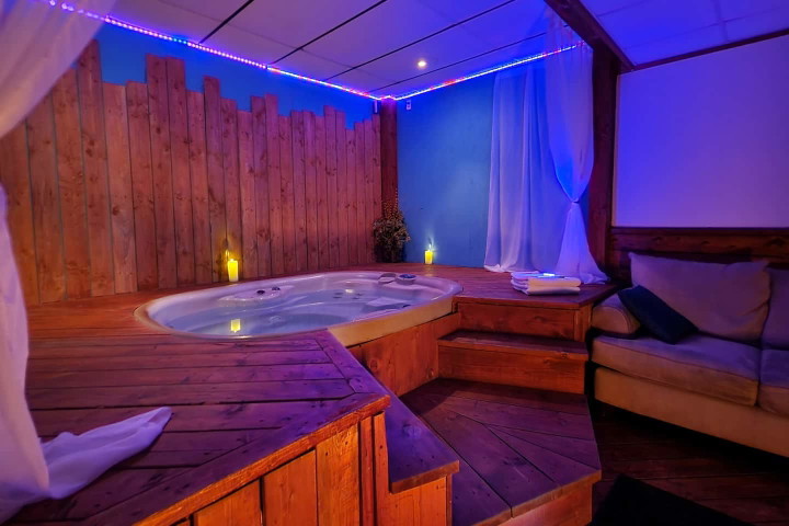 Small Very Private Studio, With Indoor Spa. - Shawinigan