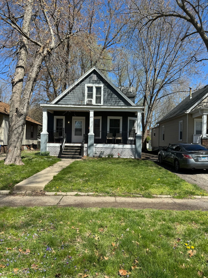Vintage On Vine - Central 1940's Charming Bungalow - Springfield, IL