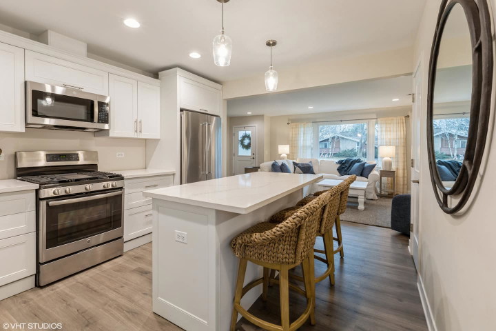 Beautifully New In Aero Estates - Naperville