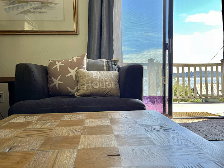 2bd/1ba Waterfront Sanctuary With Rare Sandy Beach - Silverdale, WA
