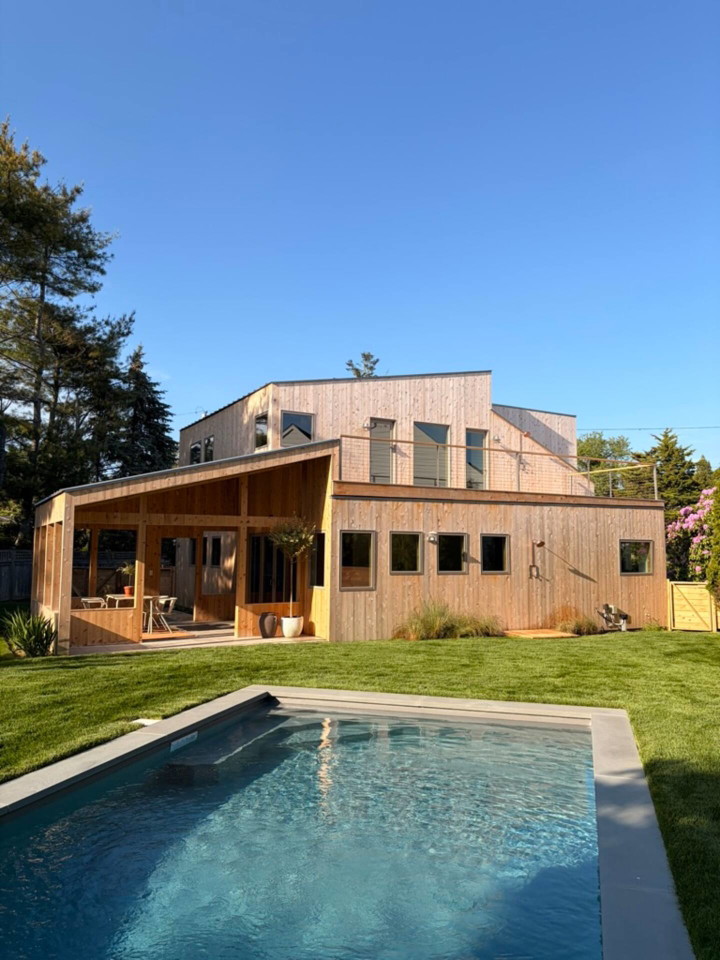 California Modern With A Fire Island Soul - Medford, NY