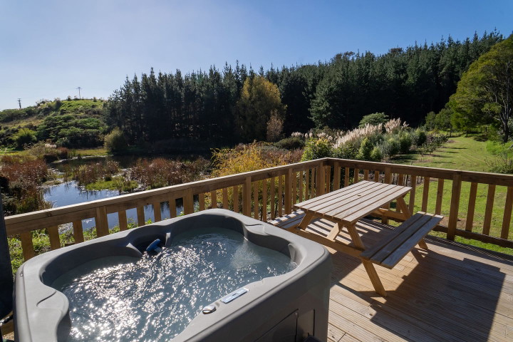 Rural Cabin, Private Spa Under The Stars - Raglan