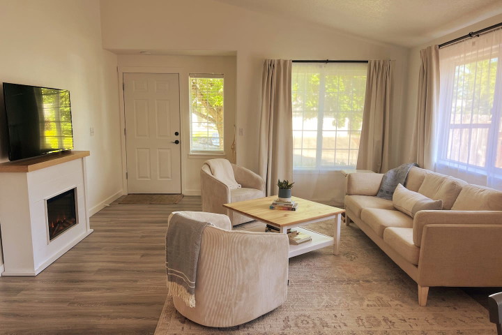 Peaceful, Single Level, 2 Kings/3br Dundee Retreat - Dundee, OR