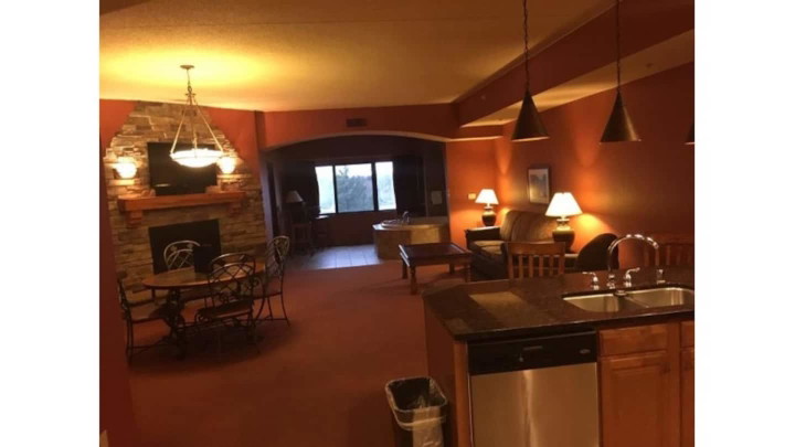 8+ Person 2-bedroom Condo+chula Vista Waterpark! - Wisconsin Dells, WI