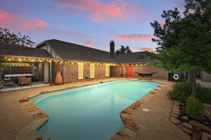 Country Living X Backyard Pool Oasis (4-bd/2-ba) - Roanoke, TX