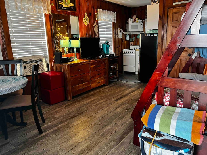 Adorable Beach Cottage With Kitchen - Hampton Beach, NH