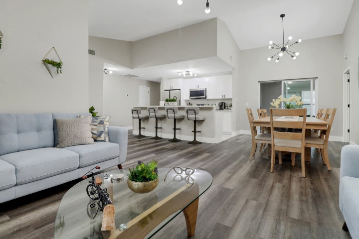 Modern 4br Oasis Near 5th Ave & Beaches - Naples, FL