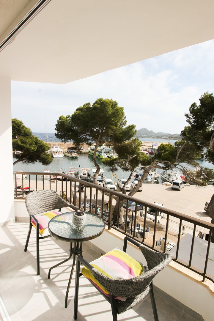 A Frontline Apartment - Majorka