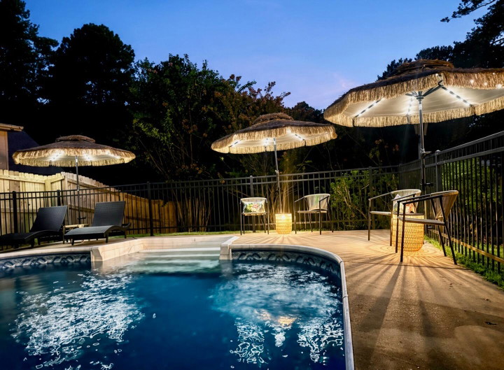 Beech Bungalow | Pool Hot Tub Mid-century - Jackson, TN