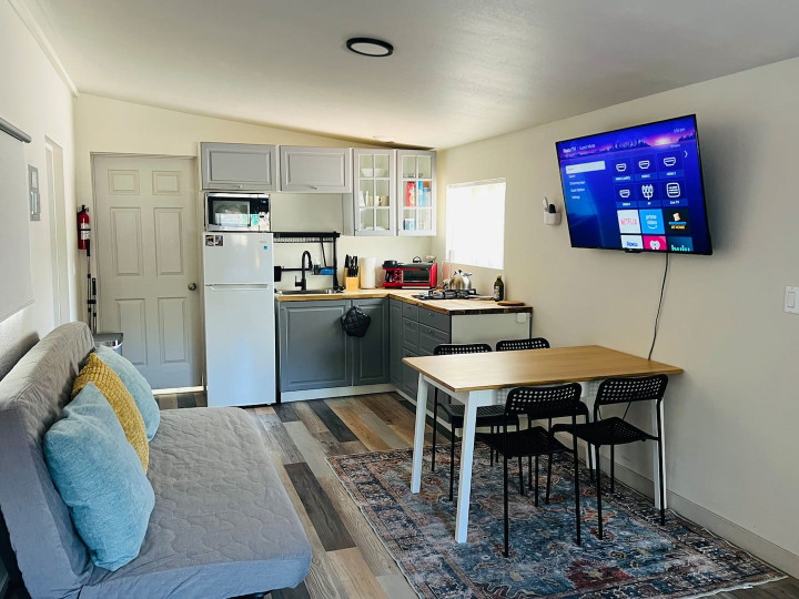 Cozy Studio W/ Private Patio+parking, Easy Access - Wheat Ridge, CO