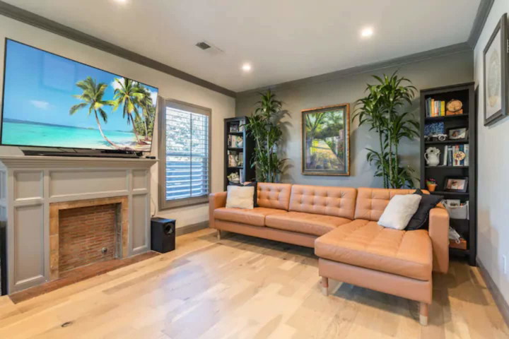 Prime Hollywood 3 Bed Home 10 Min From Universal - Hollywood, CA