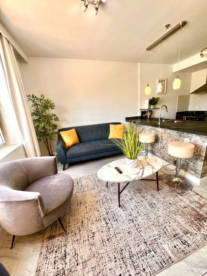Captivating Studio,w/exclusive Parking,1 Block Sea - Miami Beach, FL