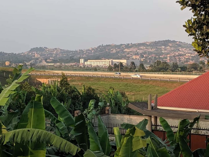 2 Bedroom Studio With Tea Estate & Expressway View - Uganda