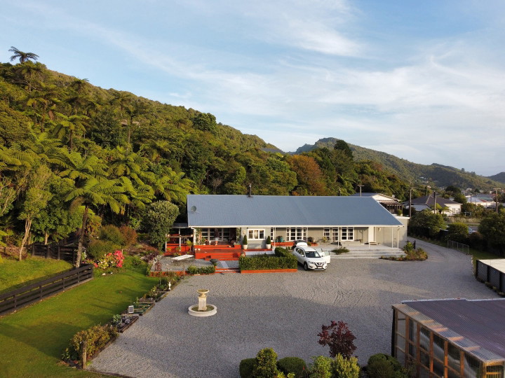 The Mamaku Roost.
Spacious In A Peaceful Setting. - Greymouth
