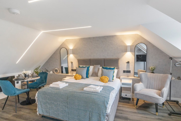 Turquoise Serenity Studio In London - London