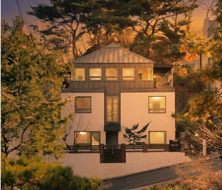 K팝과 맥의 전설, 프리 픽업 & 캠핑카가 있는 유일한 공간 3층, 산뷰,경복궁, 건축가집 - Seoul