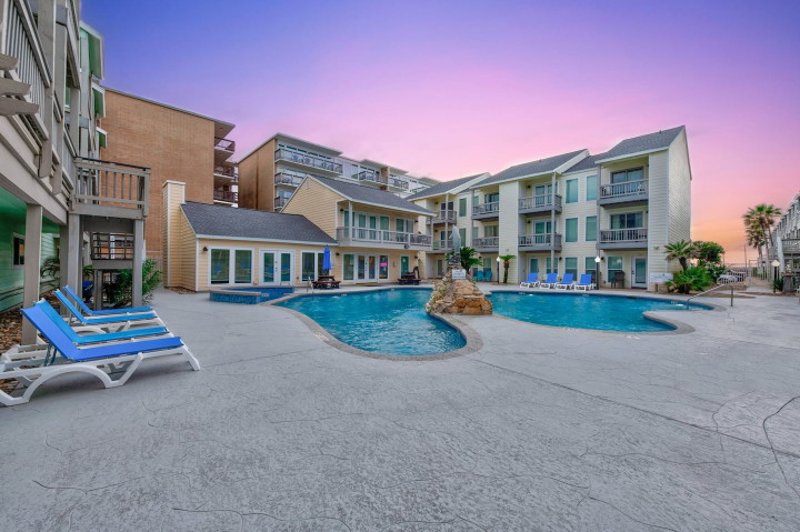 Dog-friendly Beachside Condo | Pool, Hot Tub & King Bed - Corpus Christi, TX
