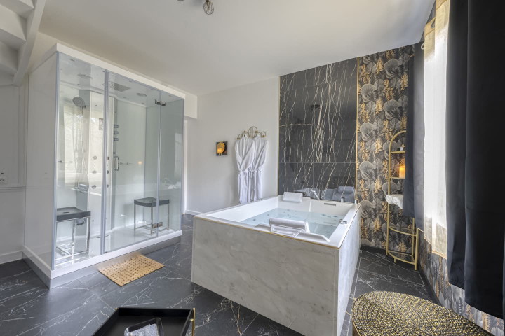 Jacuzzi Privé  Maison 90m²  18 Min Paris & Cdg - Montreuil, France