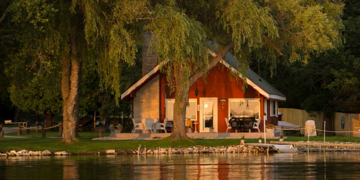Door County's Chalet On The Shore - Sturgeon Bay, WI