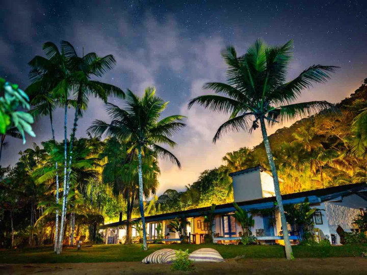 Casa Das Flores - 
Pé Na Areia - Brazil