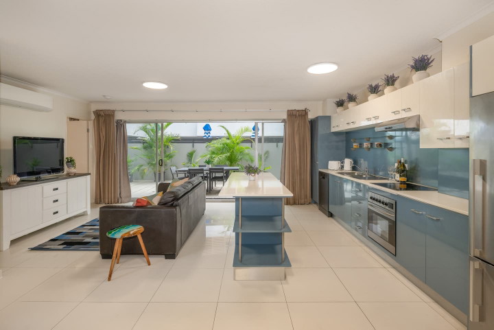 Huge Terrace | Free Parking | Stroll To James St - Brisbane