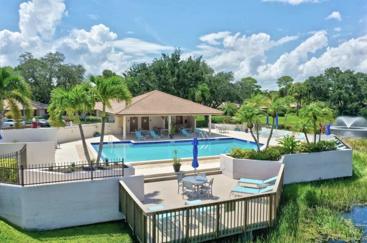 Pool, Pond And Paradise Cottage At Pga National! - West Palm Beach, FL