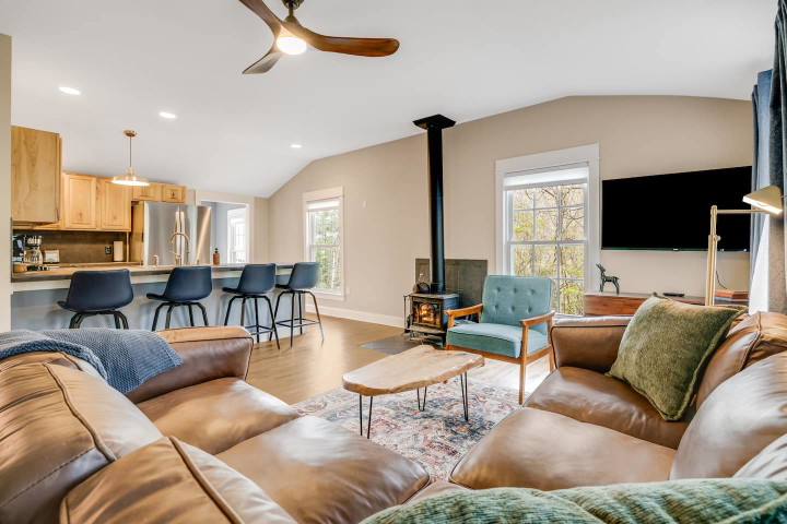 Montreat Trails Fire Pit, Wood Stove King Bed - Black Mountain, NC