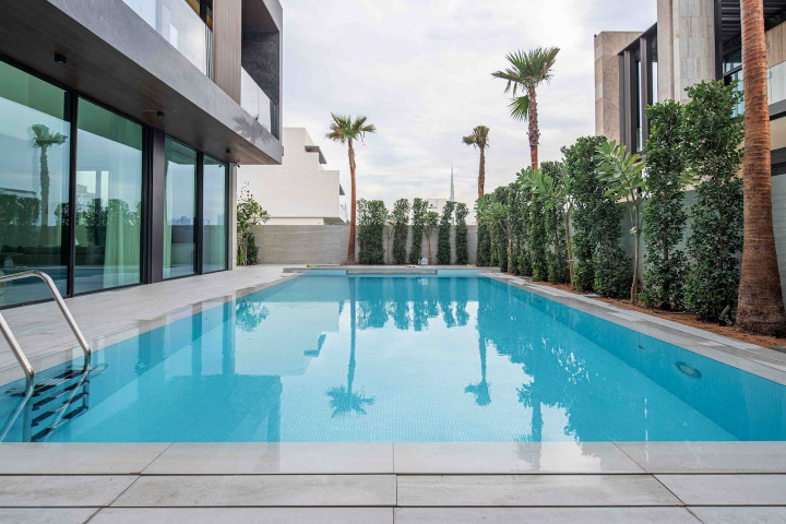 Luxurious 5br + Maid W/ Private Pool In La Mer! - Dubai