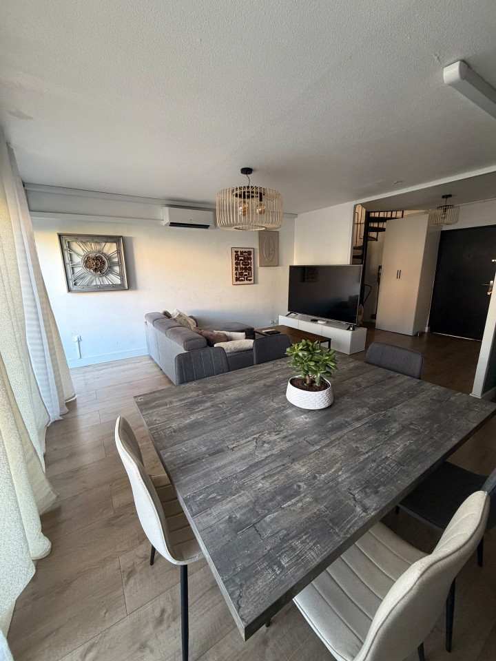 Appartement Duplex Avec 3 Chambres - Bagnols-sur-Cèze