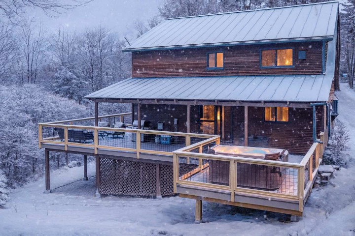 Mountain Pines: Private, Hot Tub, Dog Friendly - Waterbury Village Historic District
