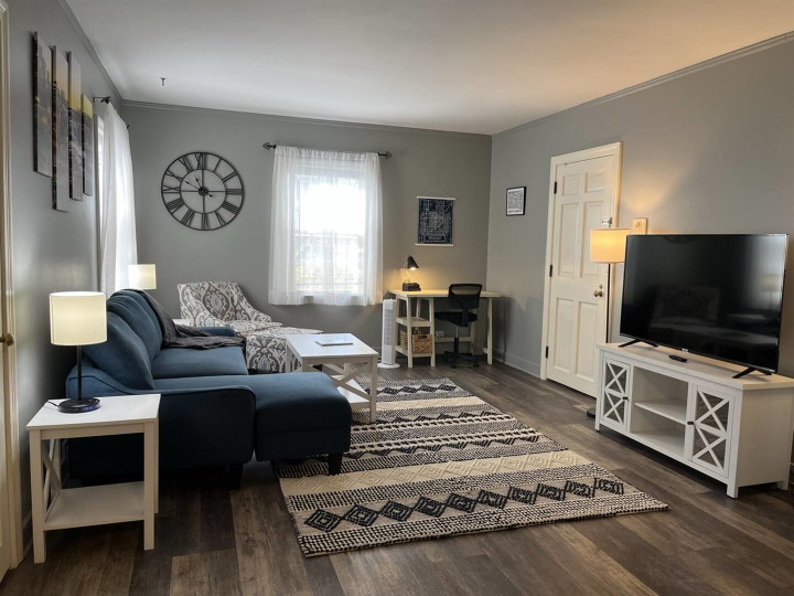 Historic Mc Kennan Park Apt 2 (1 Bed 1 Bath) - Sioux Falls, SD