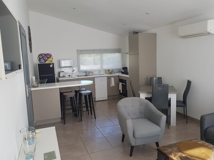 Charmant Logement Au Calme Avec Parking Privé - Velaux