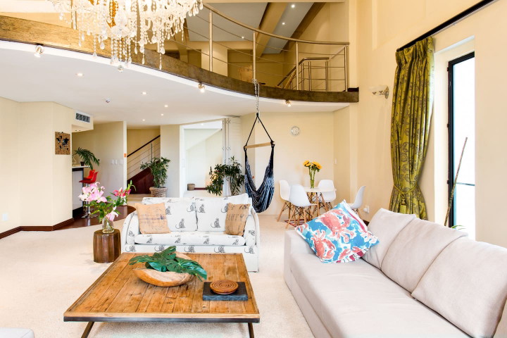 Playful Nyc Style Ac Penthouse, Two Min Walk To Long Street - Claremont