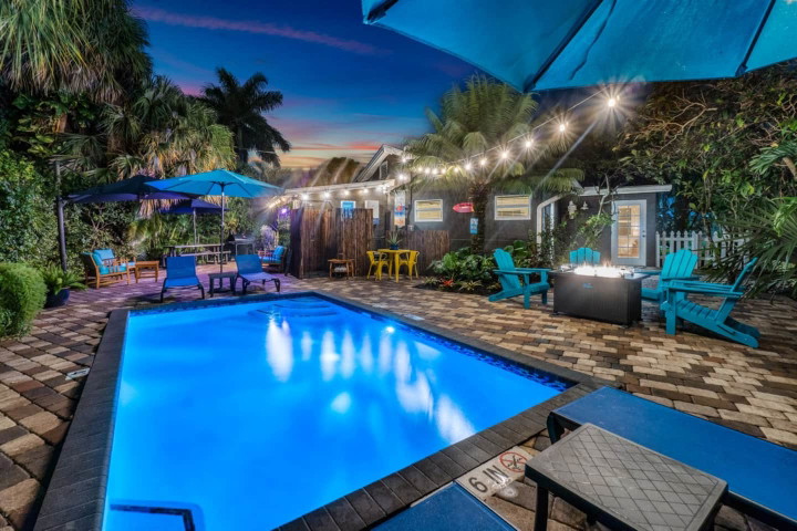 Mid-century Gem: Pool, Privacy, And Palm Trees - West Palm Beach, FL