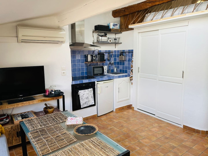 Studio Avec Mezzanine, Canapé Lit. - Saint-Tropez