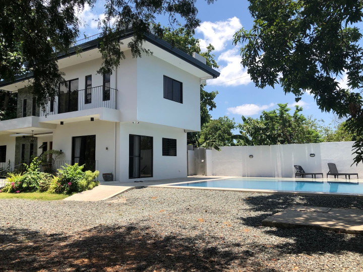 3-br House W/ Pool & Roofdeck Near Taktak Falls - Marikina