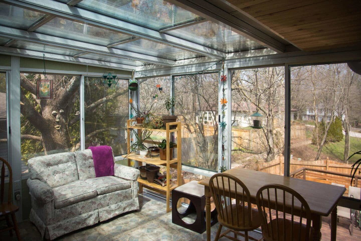 Lower Level Of Spacious Home With Hot Tub, Pool Table & Privacy Fence - Indiana (State)