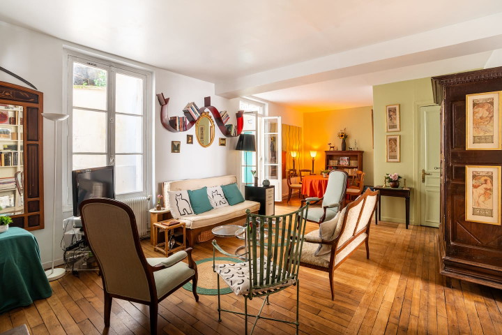 Appartement En Rez De Chaussée Avec Cour Privative - Paris