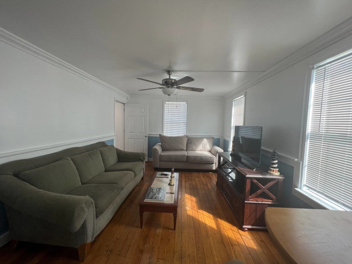 Ocean Breeze Downstairs 2/1 Duplex Close To Mayo - Neptune Beach, FL