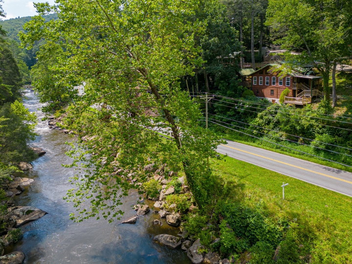 Riverfront Cozy Suite Convenient Location - Blue Ridge, GA