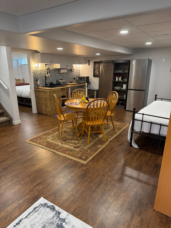 Beautiful Lower Suite ! - Medicine Hat